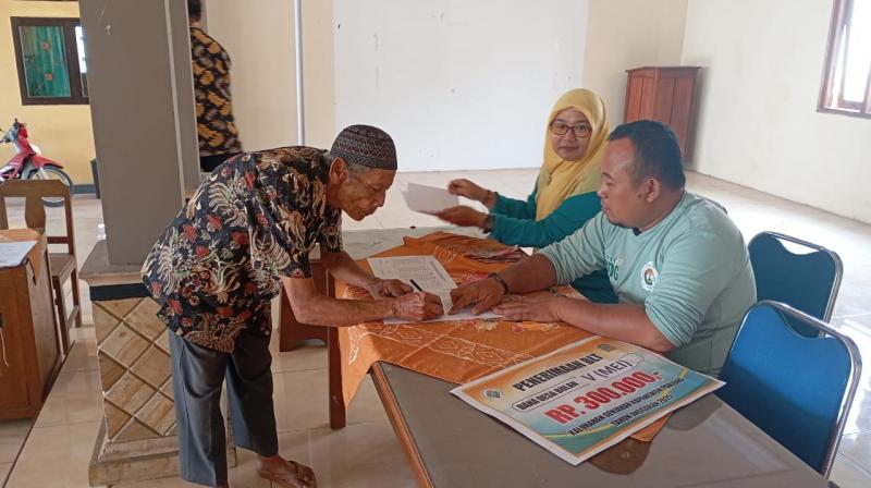 Penyampaian Bantuan Langsung Tunai (BLT) Tahap V